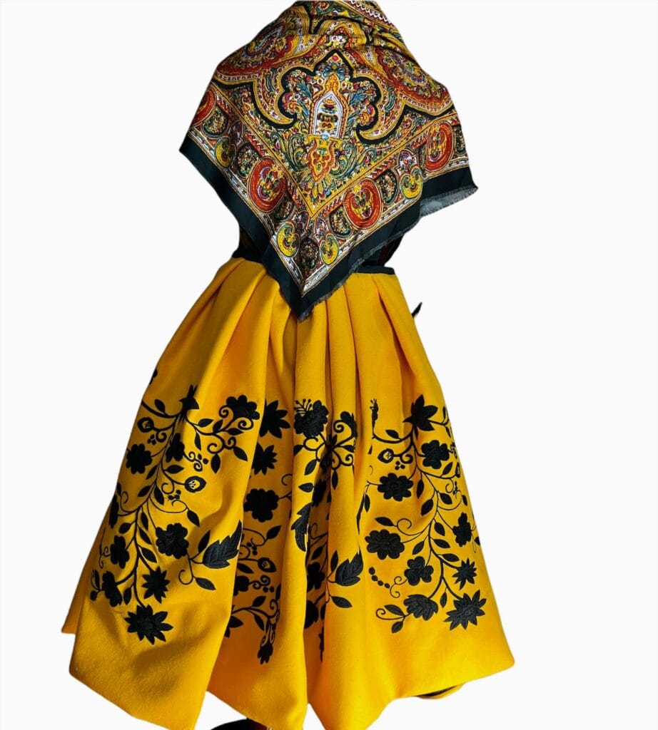 Refajo de lana y algodón tejido al modo clásico en telar para traje ...